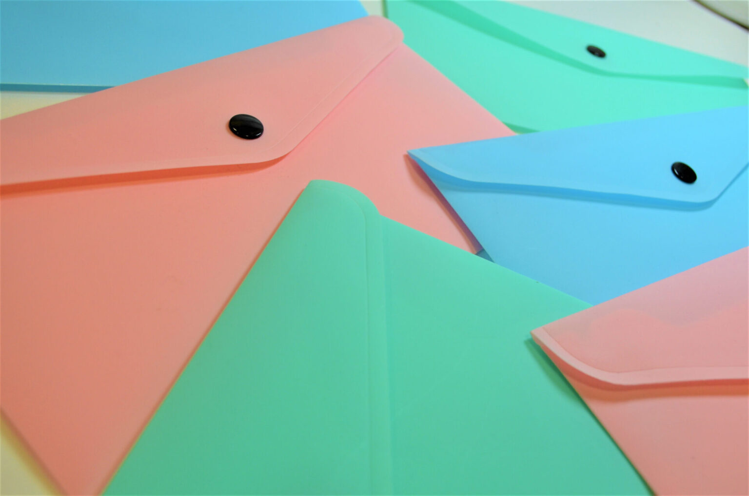 用途や目的によって使い分ける！クリアファイル特集 | 企業ノベルティ・オリジナルアイテム作成の オリジナルグッズ制作.com