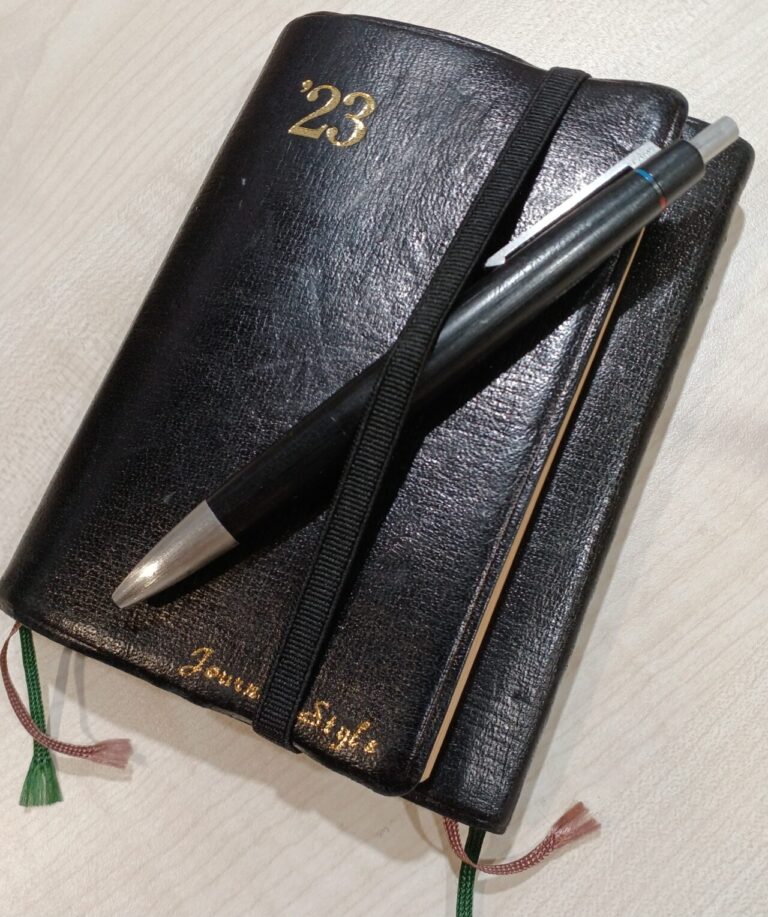 先輩手帳に憧れて・・ 老若男女に愛されつづける『NOLTY 能率手帳GOLD』 | ナガサワ文具センター